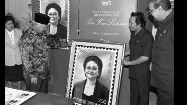 Hari Kebaya Nasional, Mengintip Busana Legendaris Ibu Tien Soeharto