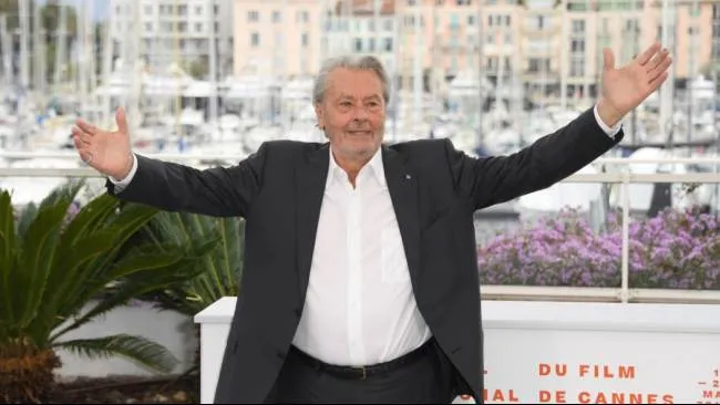 Profil Alain Delon, Aktor Legendaris Prancis yang Baru Meninggal di ...