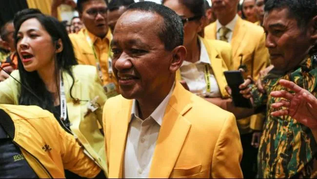 Viral Foto Bahlil Garuk-Garuk Kepala di Samping Botol Wiski Hibiki ...