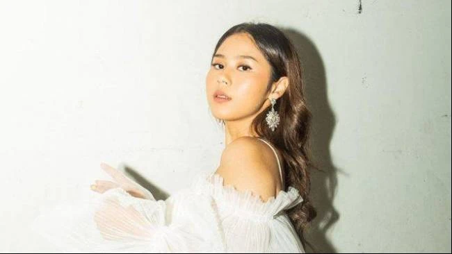 Lirik dan Chord Lagu "Bertaut" Nadin Amizah