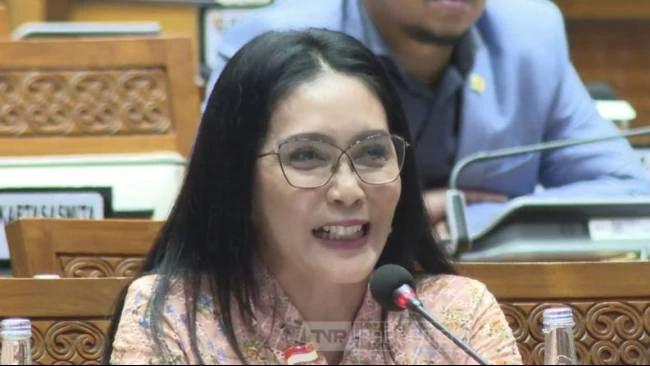 16 Tahun Vakum Akting usai Jadi Pejabat, Rieke Diah Pitaloka Comeback ...