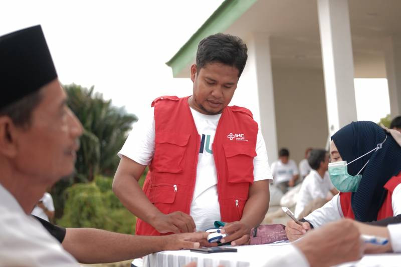 Sobat Aksi Ramadan 2025: 53 Relawan Pertamina Group Ikut Gotong Royong Bersihkan Masjid di Sorong