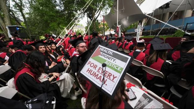 Harvard Selenggarakan Wisuda di Tengah Tekanan dari Pemerintahan Trump