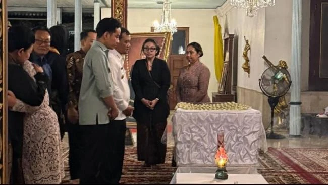 Gibran Melayat PB XIII, Kenang sebagai Tokoh yang Berperan Penting ...