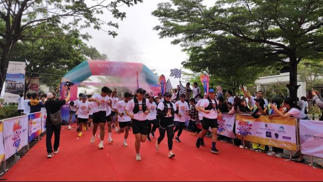 Lebih dari 1.000 Peserta Meriahkan Movin Color Fun Walk & Fun Run 2026 ...