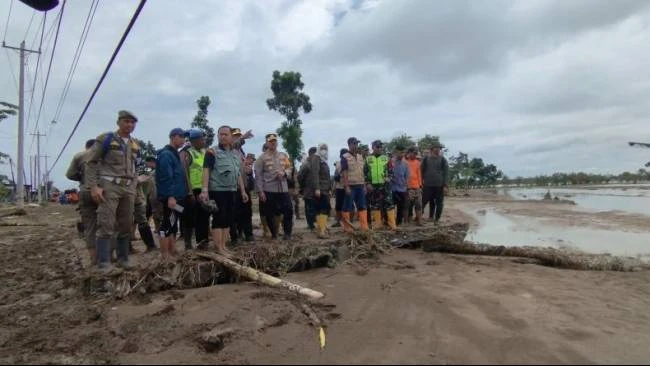 Jalur Demak-Semarang di Kebonagung Terputus karena Banjir, Lalu Lintas ...