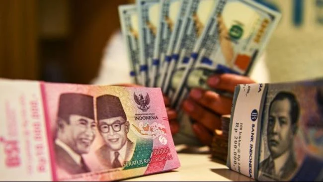 Rupiah Melemah, Ekonom Sebut Pengaruh Faktor Domestik Lebih Dominan