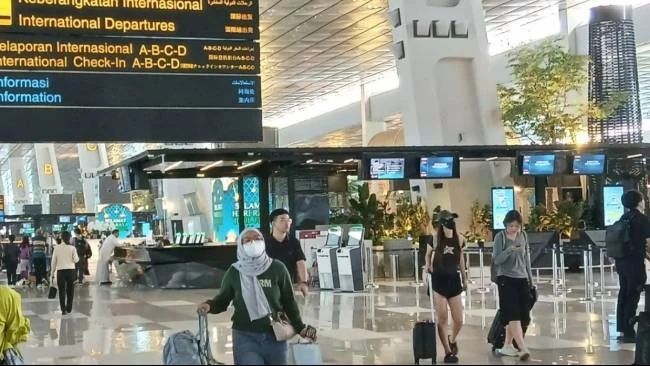 Jumlah Penumpang Diprediksi Naik saat Libur Sekolah, Bandara Soetta ...