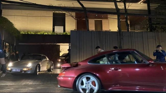 Geledah Rumah Silmy Karim, KPK Angkut Moge hingga Mobil Mewah